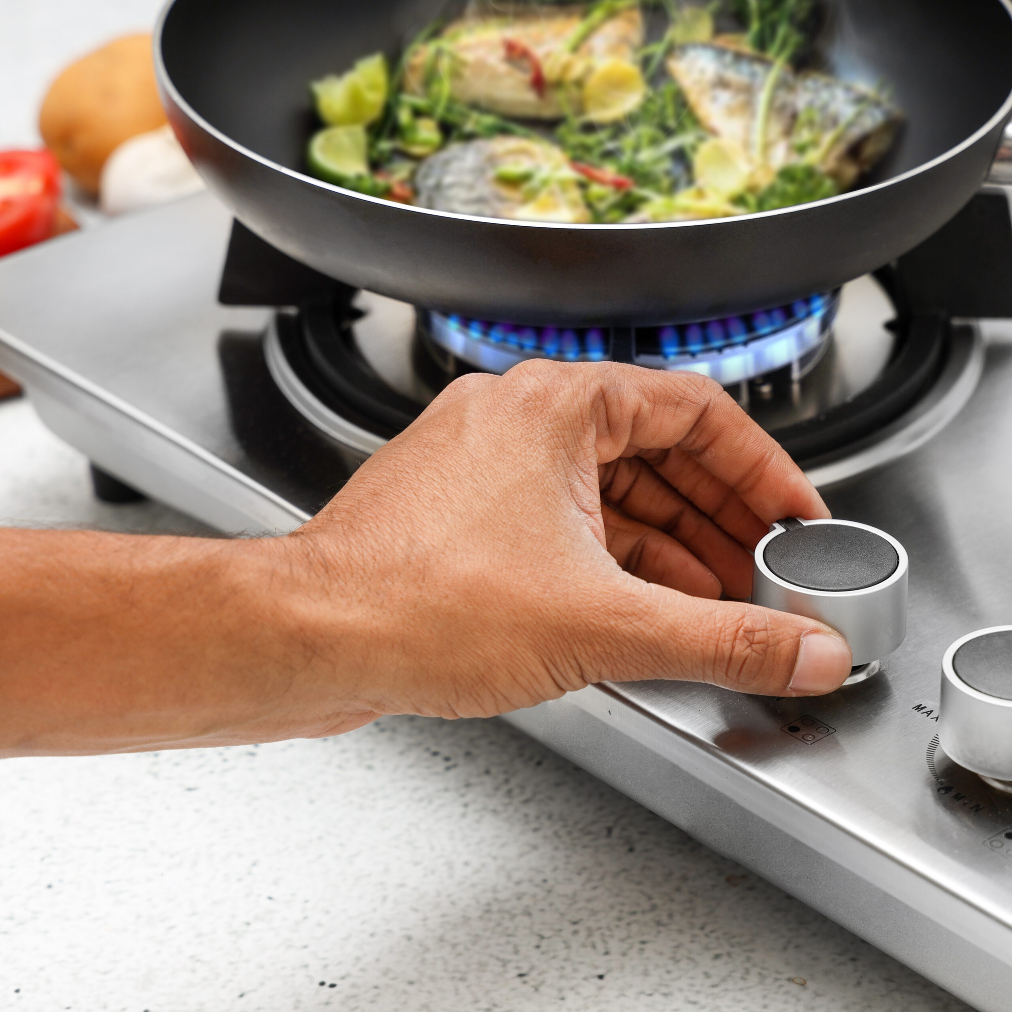 Order Geepas 2-in-1 Built-in Gas Hob, Stainless Steel, GGC31026 | Sabaf ...