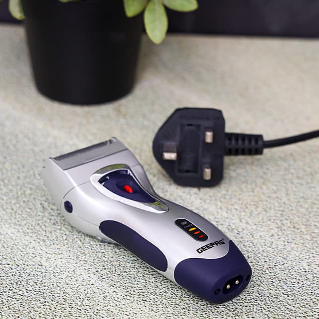Geepas Rechargeable Shaver with Self-Sharpening Blades | Jomla.ae