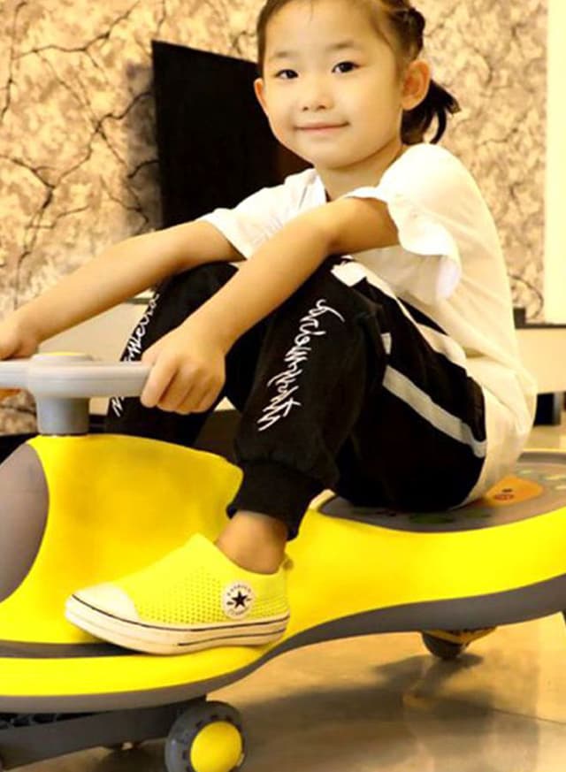 Cool Baby Twisting Ride-On Wiggle Car With Music And Light | Jomla.ae