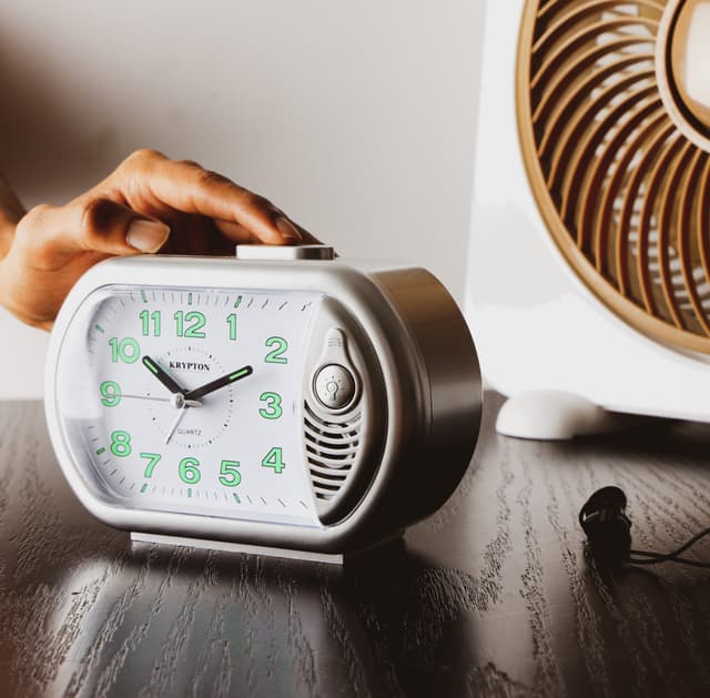 اطلب ساعة مكتبية Krypton Bell Alarm Clock الأصلي | Jomla.ae