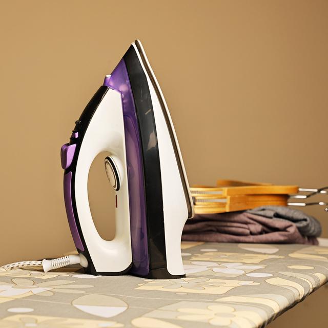 Olsenmark 2200W Non-Stick Soleplate Steam Iron, Powerful Wet & Dry ...