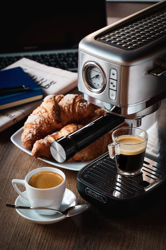 Ariete Pump Espresso Maker Metal 1381 | Jomla.ae