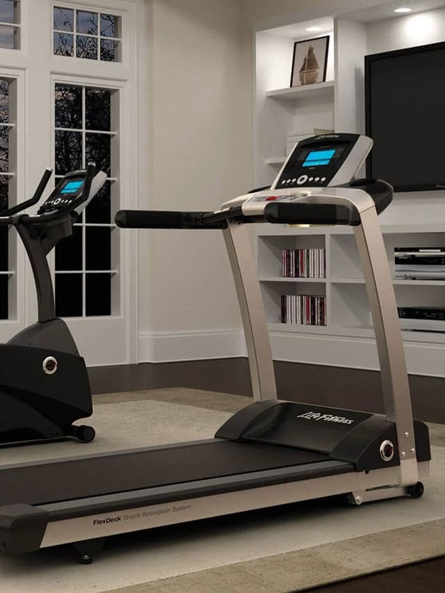 Order Life Fitness F3 Folding Treadmill Base+Go Console Now! | Jomla.ae