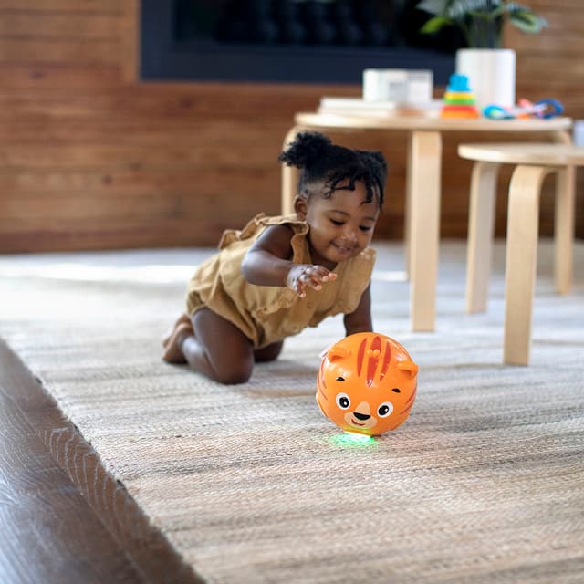 Baby Einstein - Lily Crawl Ball | Jomla.ae